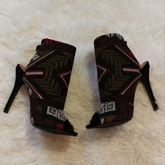 Shoes | Gorgeous Black Heels With Detailed Mutli Color Pattern Peep Toe ...